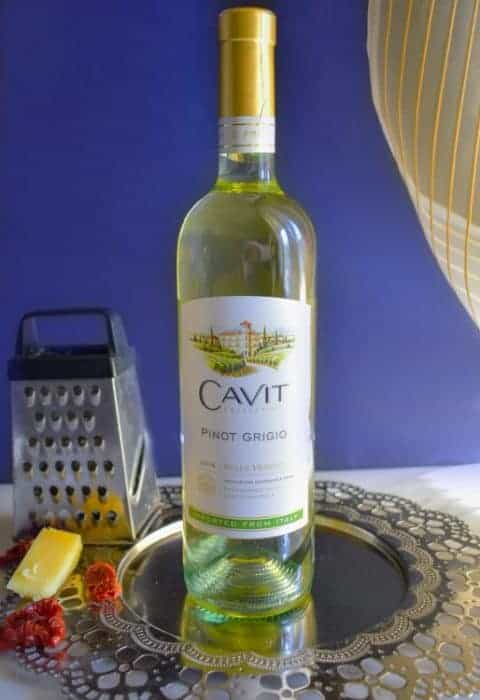 Sun-Dried Tomato - Spinach - Pesto Pinwheels #thanksgivingsnacks