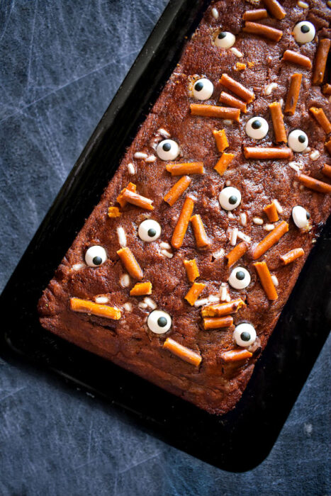 Easy Halloween Monster Eye Cake Recipe (No Icing)